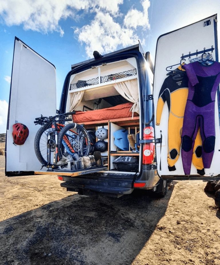 Volkswagen Crafter Camper: Conversion van Tessa & Jaques