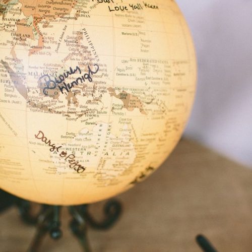 Wereldbollen die élke reiziger wilt | Wereldbol van kurk | WeAreTravellers