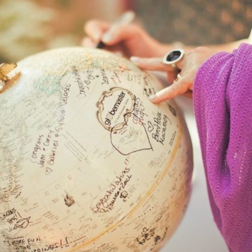 Wereldbollen die élke reiziger wilt | Wereldbol van kurk | WeAreTravellers